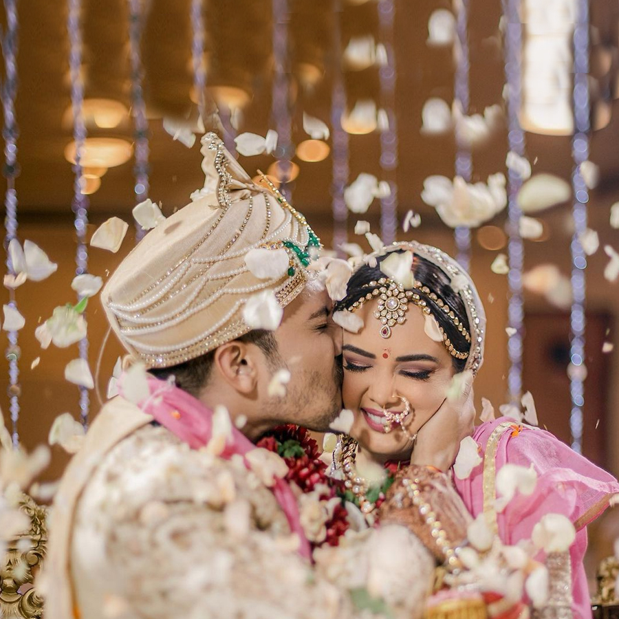 Aditya Narayan and Shweta Agarwal | Celebrity Weddings | WeddingSutra