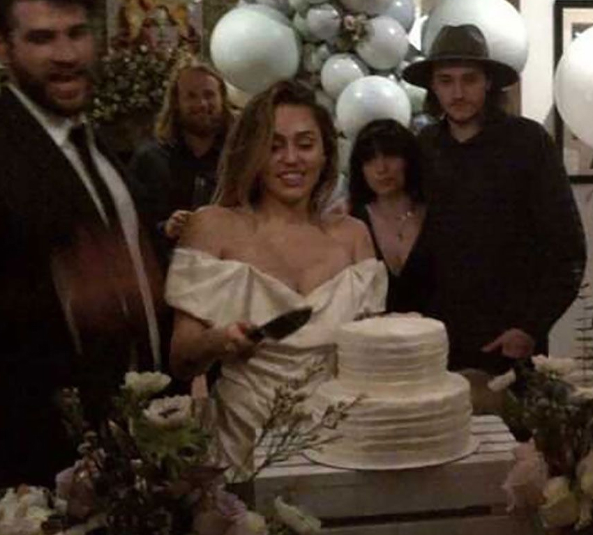 Miley Cyrus and Liam Hemsworth | Wedding Cakes | Celebrity Cakes ...