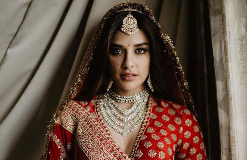 Monika Dey | Bridal Makeup Artist & Hair Stylists | Mumbai, Goa and ...