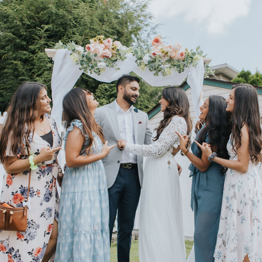 This couple celebrated their love with a rustic lockdown wedding ...