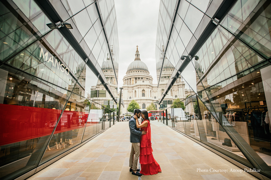 Love was perfectly framed against London’s retro backdrops in this pre ...