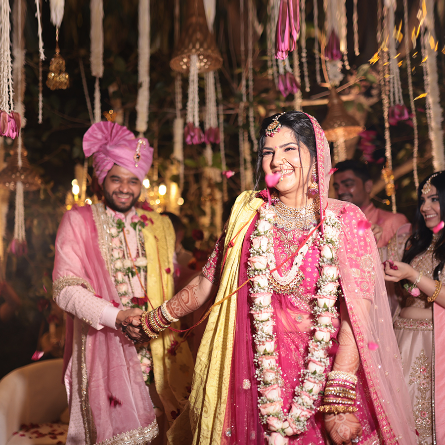 Pranshooni Gajjar and Dev Jariwala | Surat | WeddingSutra