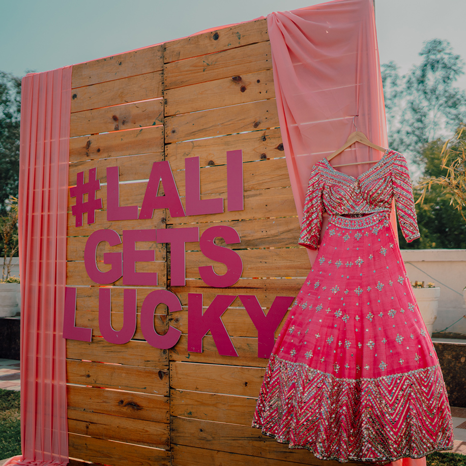 20+ creative ways to display wedding hashtags - WeddingSutra